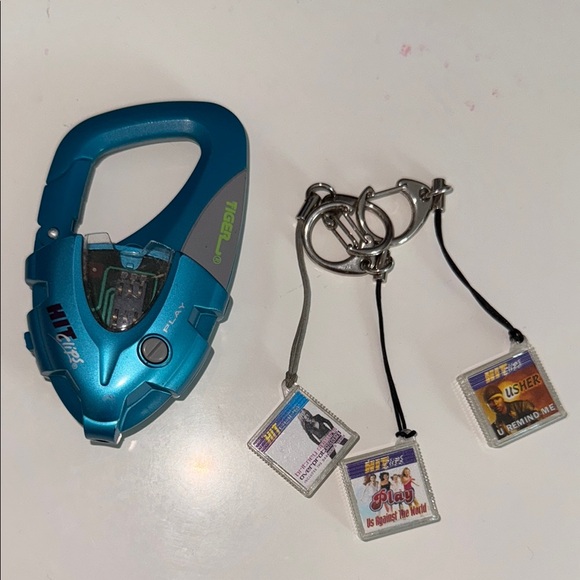 hit clips | Tablets & Accessories | Hit Clips Music Player With 3 Songs ...